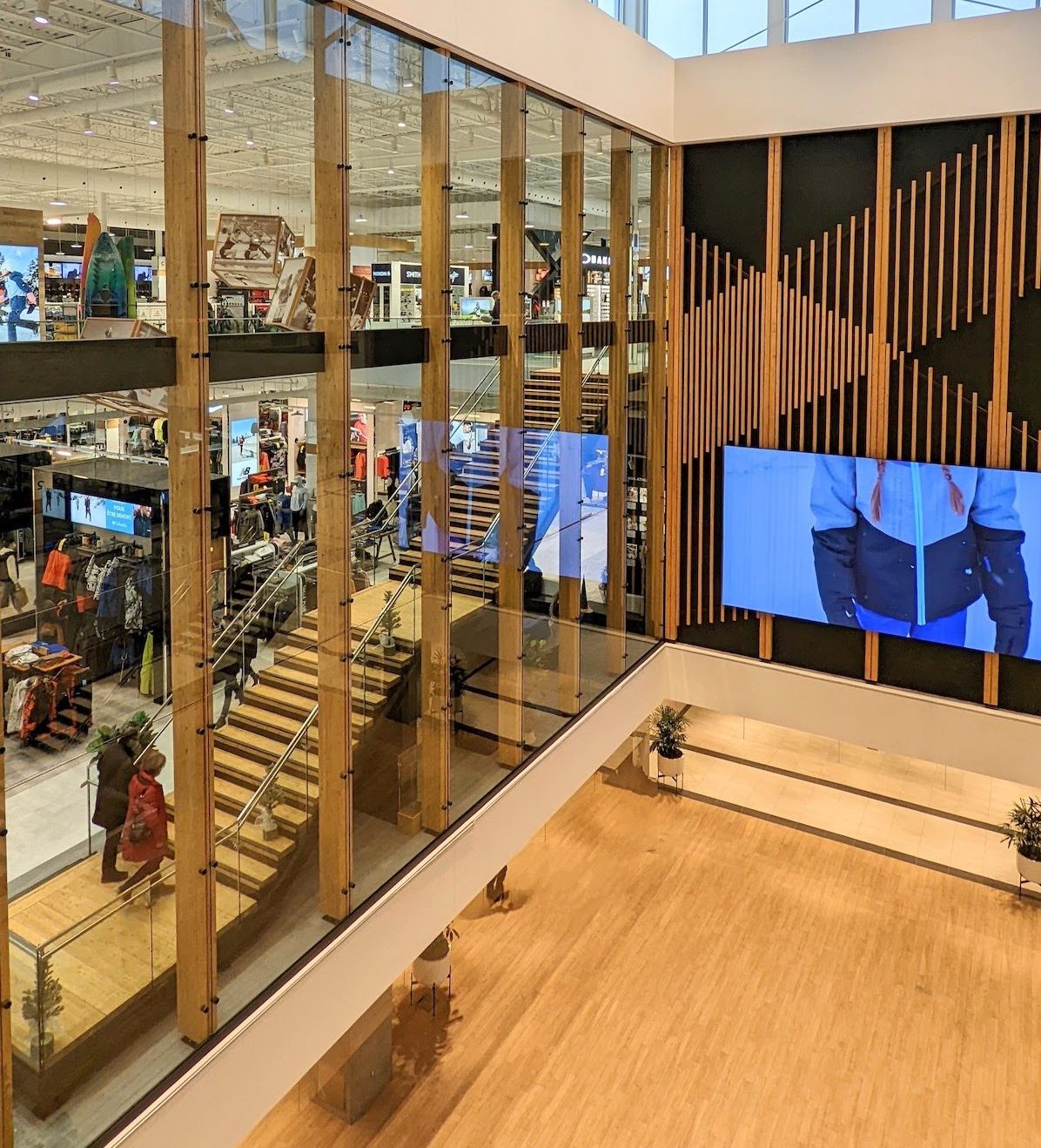 Sports Experts and Atmosphere - Art Massif